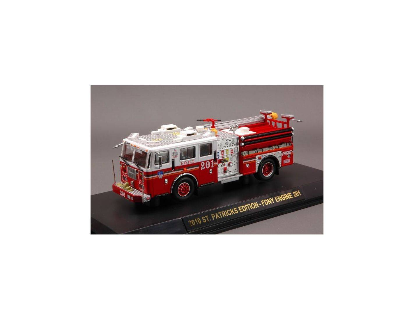 Code3 COD13031 ST.PATRICK'S EDITION FDNY ENGINE 201 1:64 Modellino