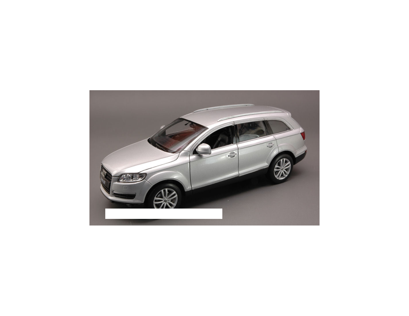 Welly WE1985 AUDI Q 7 2006 SILVER 1:24 Modellino