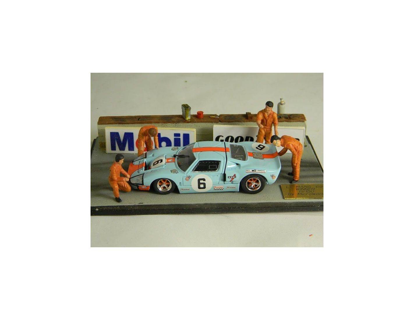 Microworld MWBE06 DIORAMA FORD GT 40 WINNER LM 1969 1:43 Modellino